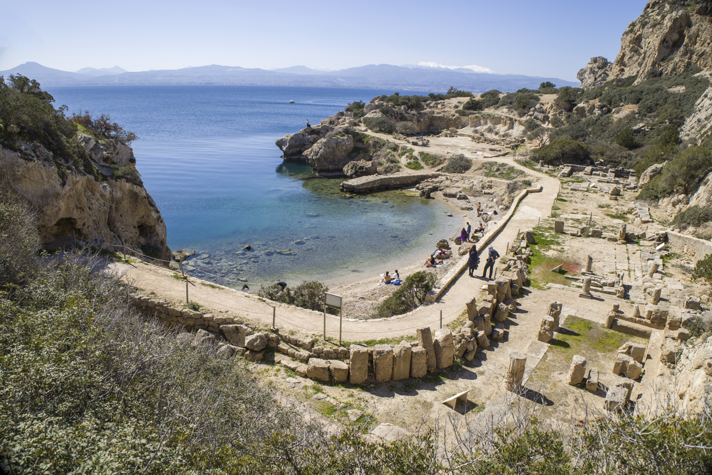 Πεζοπορία στο Λουτράκι (Αρχαίο Ηραίο - Φάρος Μελαγκάβι - Λίμνη ...