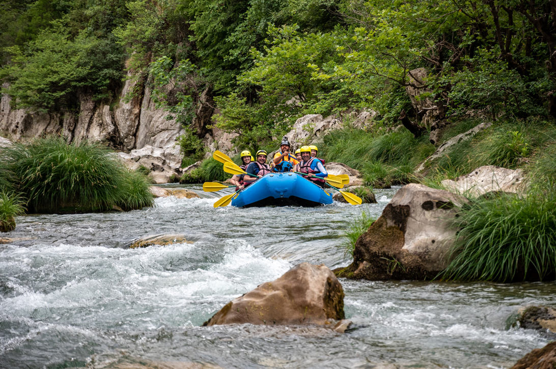Rafting στα ωραιότερα ποτάμια από την Ήπειρο μέχρι και την Πελοπόννησο ...